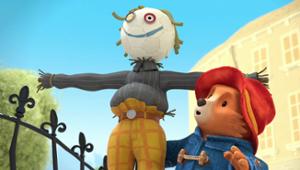 Paddington faz um espantalho / Paddington brinca de esconde-esconde